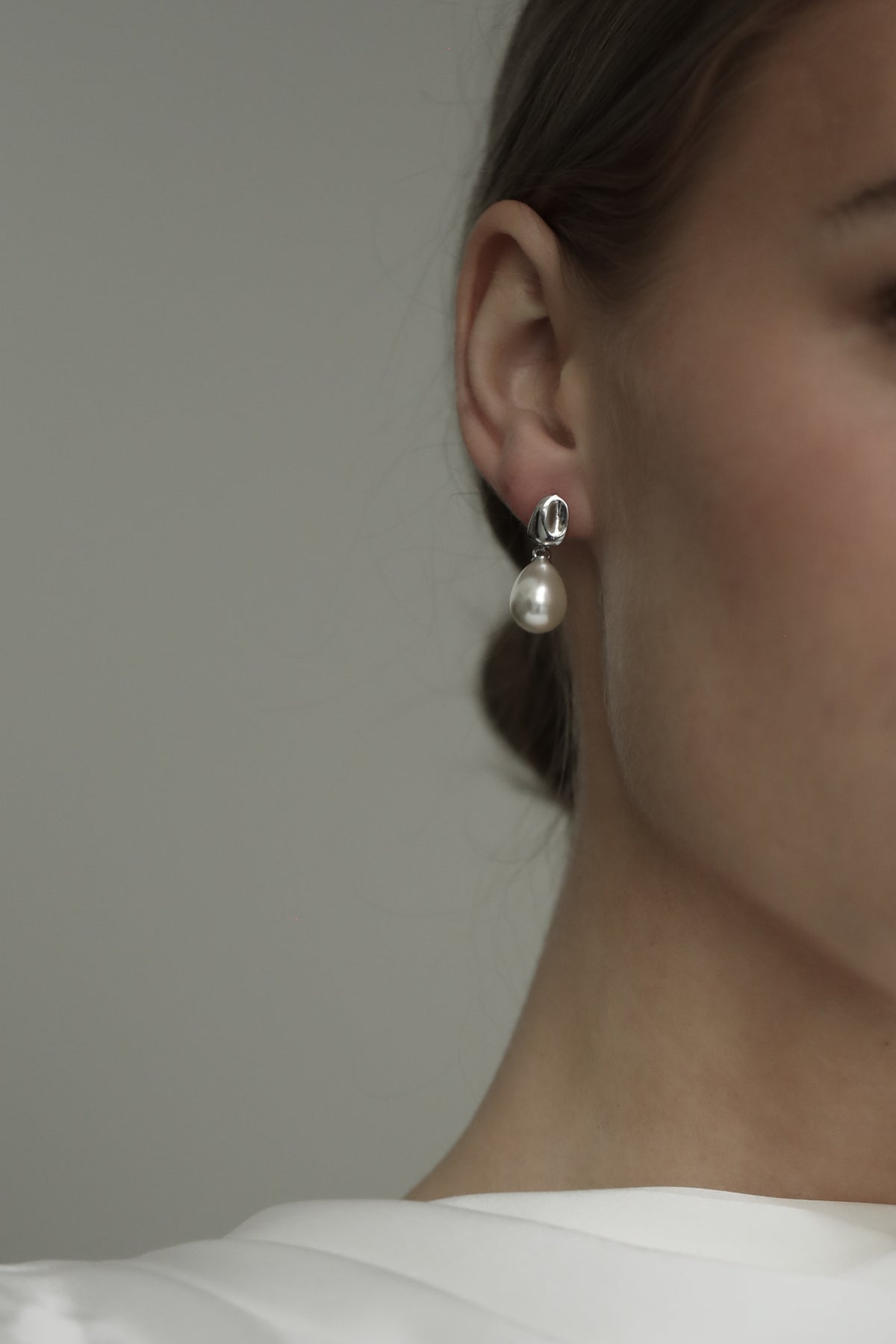 Orb Mini Pearl Drop Earrings | Studio Bride