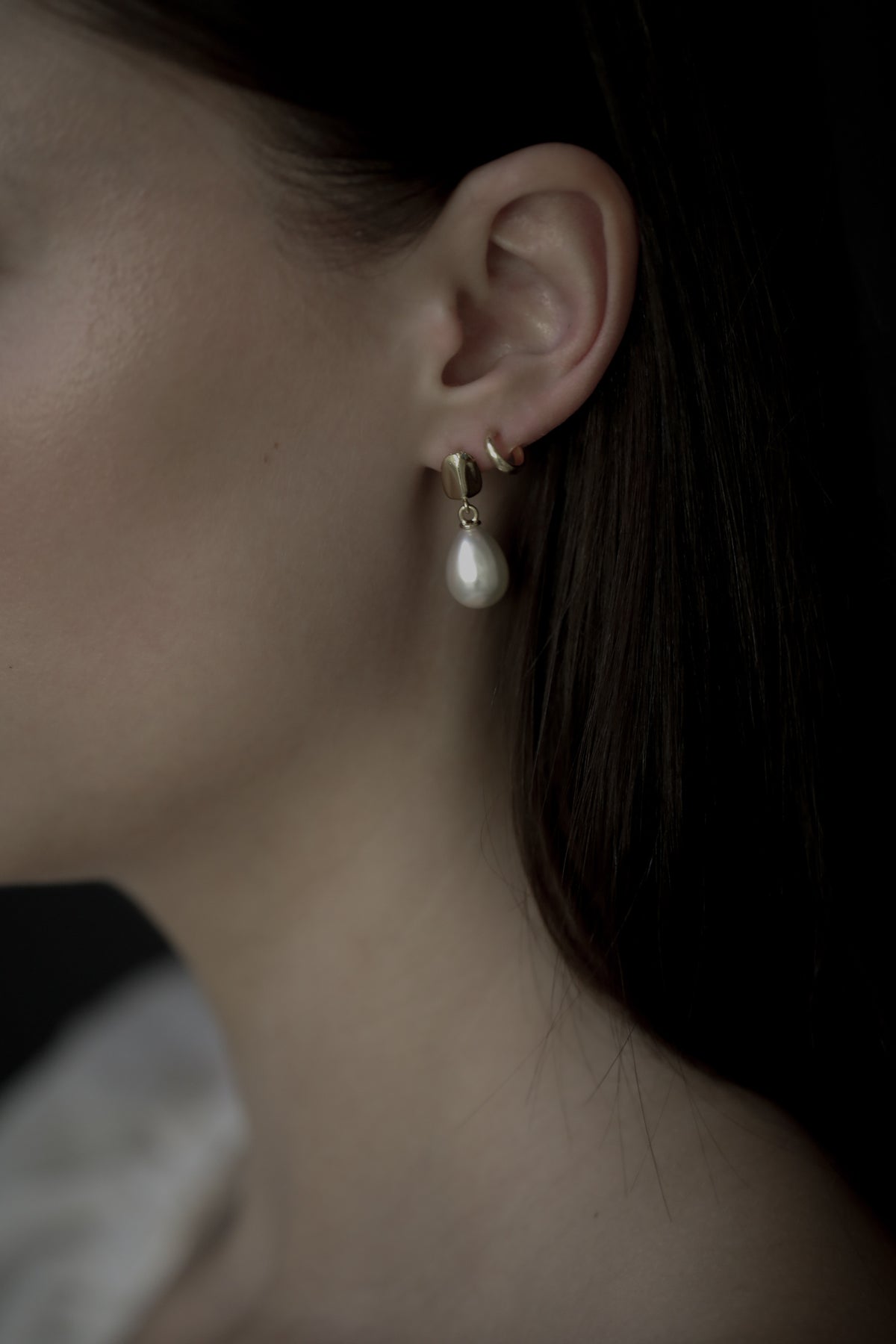 Orb Mini Pearl Drop Earrings | Studio Bride